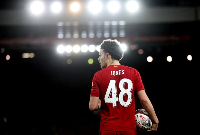 PREMIER LEAGUE : Le jeune Curtis Jones sauve Liverpool ⋆ Actuvision